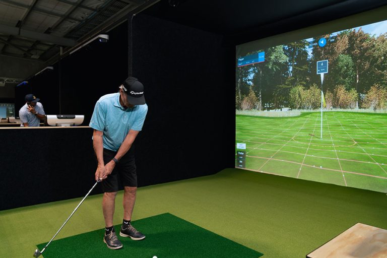 Fore Seasons Indoor Golf | Premium Golf Simulator Experience